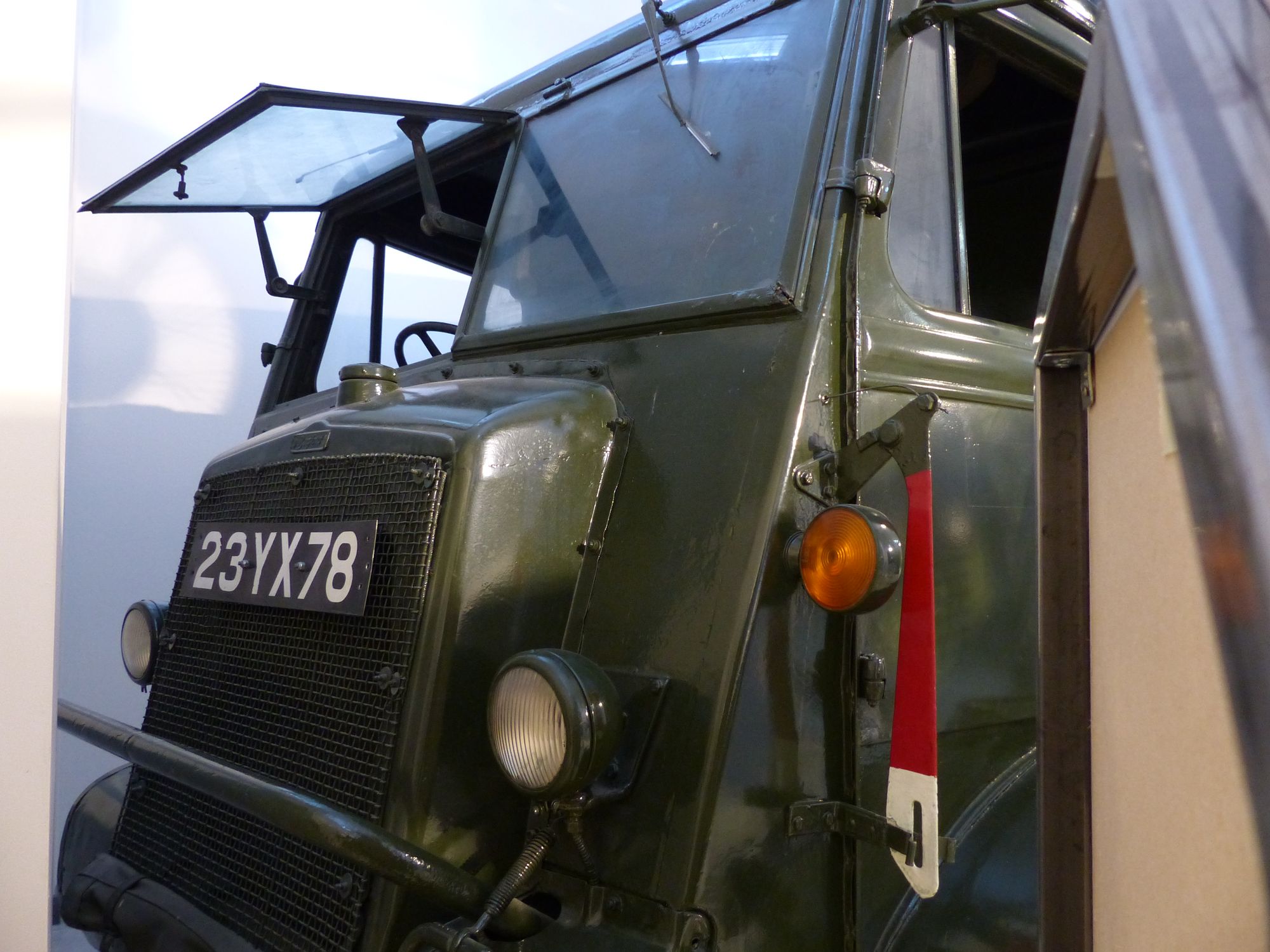 Bedford QL TYPE M Workshop Truck REME Museum :Maquetland.com:: Le monde de la maquette